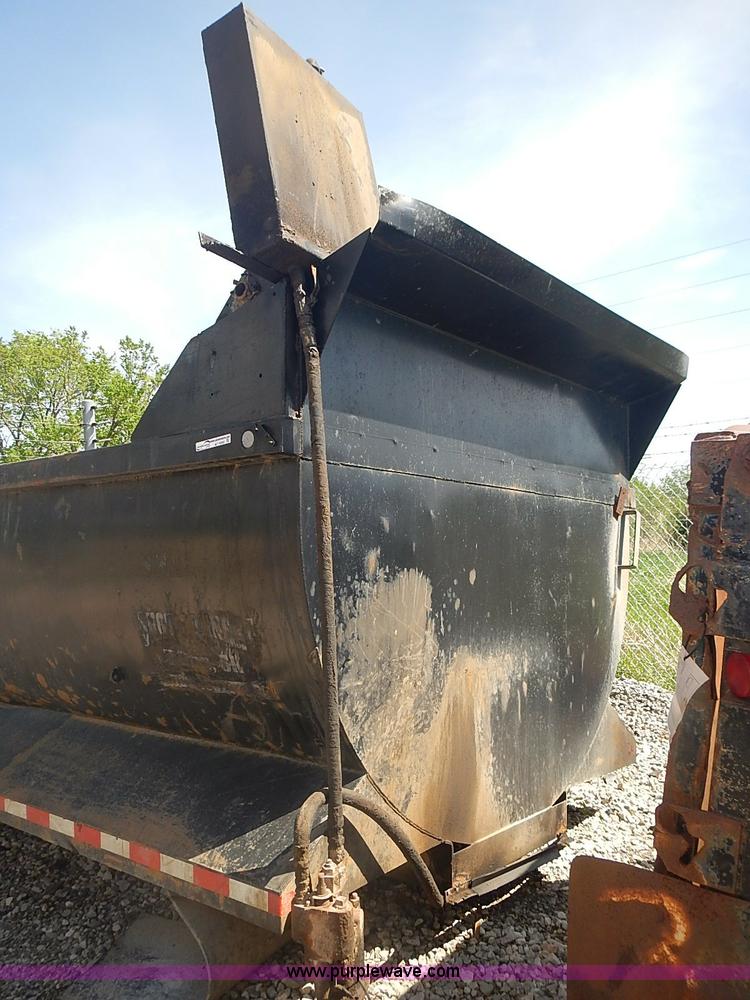 Dump truck barrel bed in Topeka, KS | Item AC9050 sold | Purple Wave