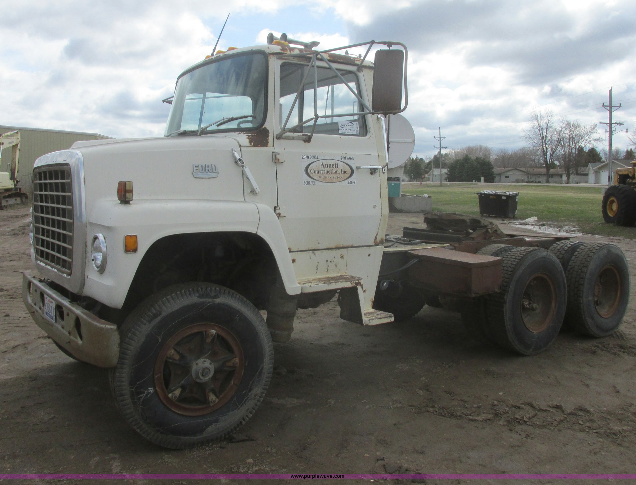 1978 Ford semi truck in Milbank, SD | Item I2694 sold | Purple Wave
