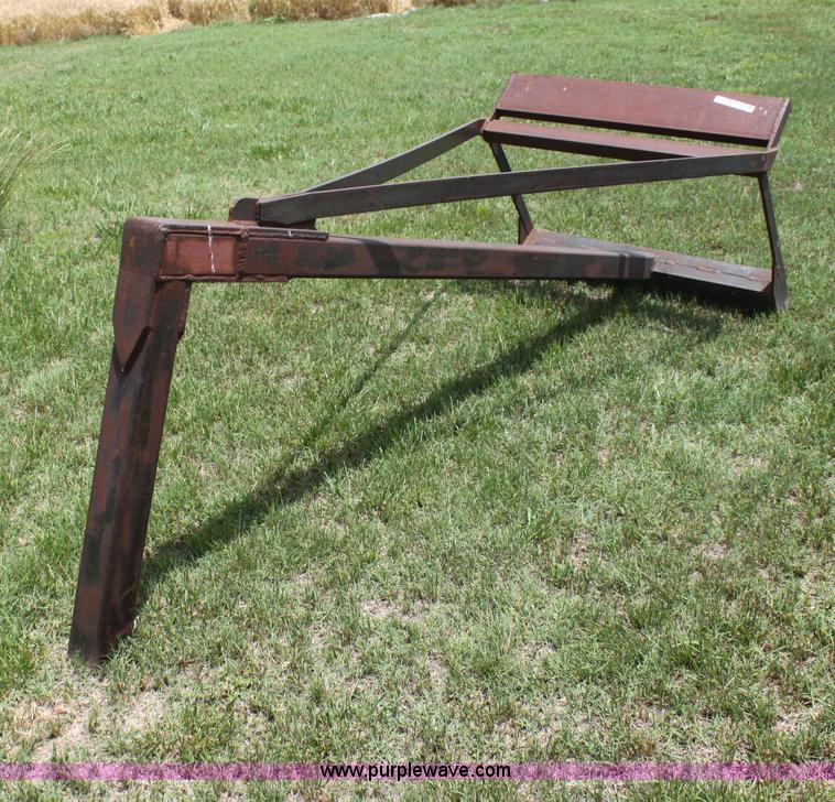 Combine header lift boom attachment in Oxford, KS | Item AJ9443 sold ...