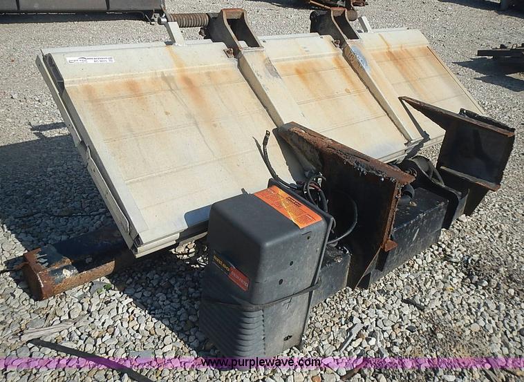 Leyman lift gate in Topeka, KS | Item AC9075 sold | Purple Wave