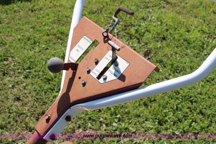 Snapper R8000 tiller in Colony, KS | Item AZ9798 sold | Purple Wave