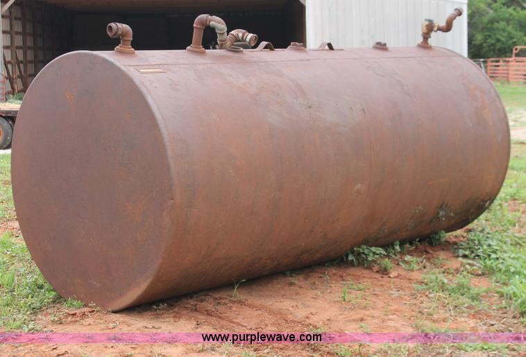 2,000 gallon fuel tank in Cashion, OK | Item H5647 sold | Purple Wave