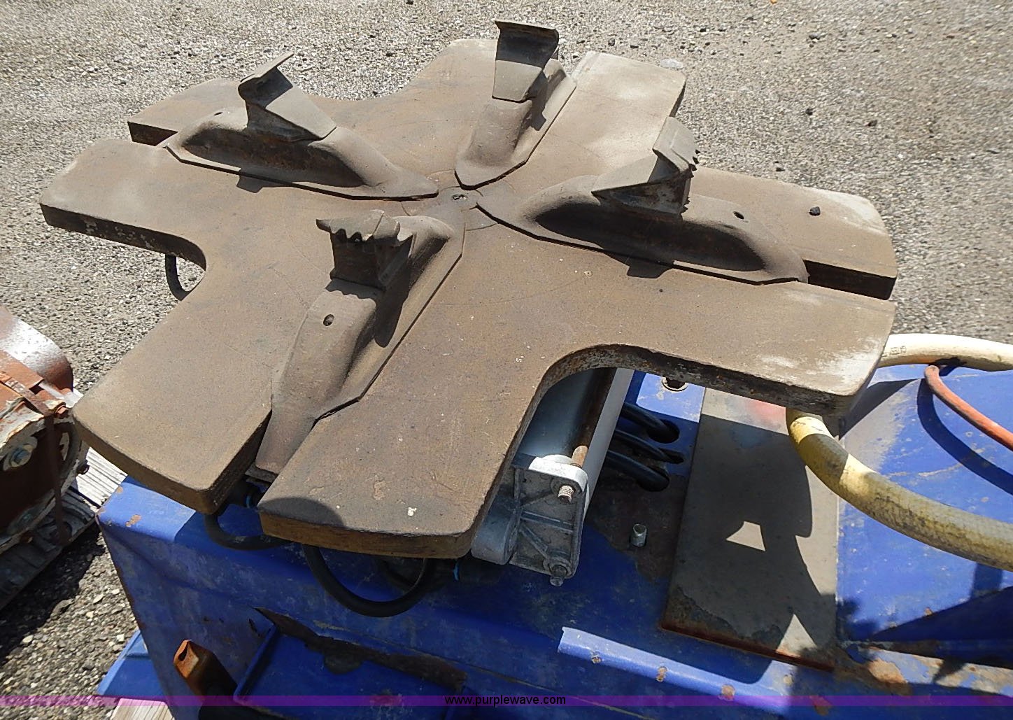 Eagle pneumatic tire machine in Towanda, KS | Item AZ9900 sold | Purple ...