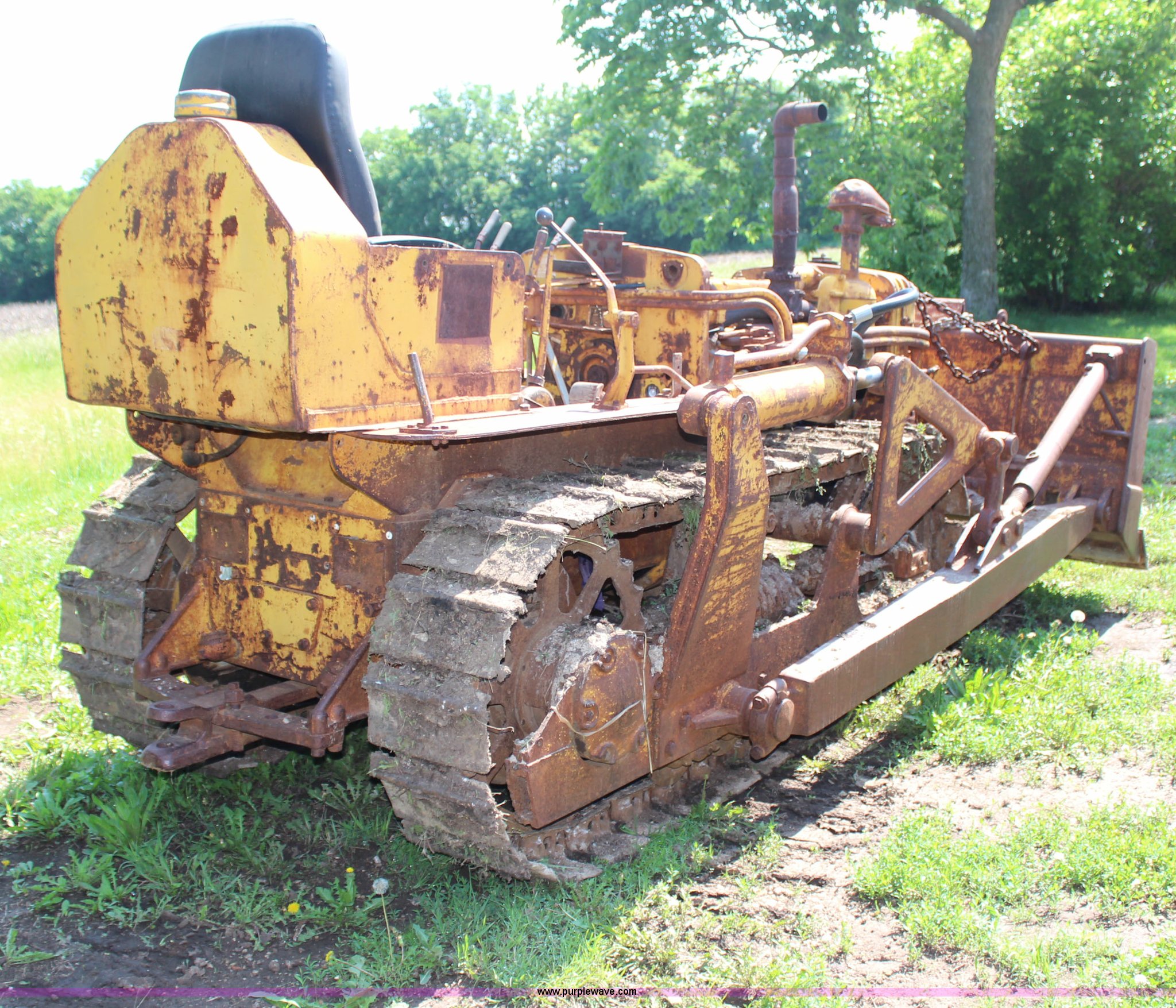 Caterpillar D4 dozer in Colony, KS | Item H2522 sold | Purple Wave