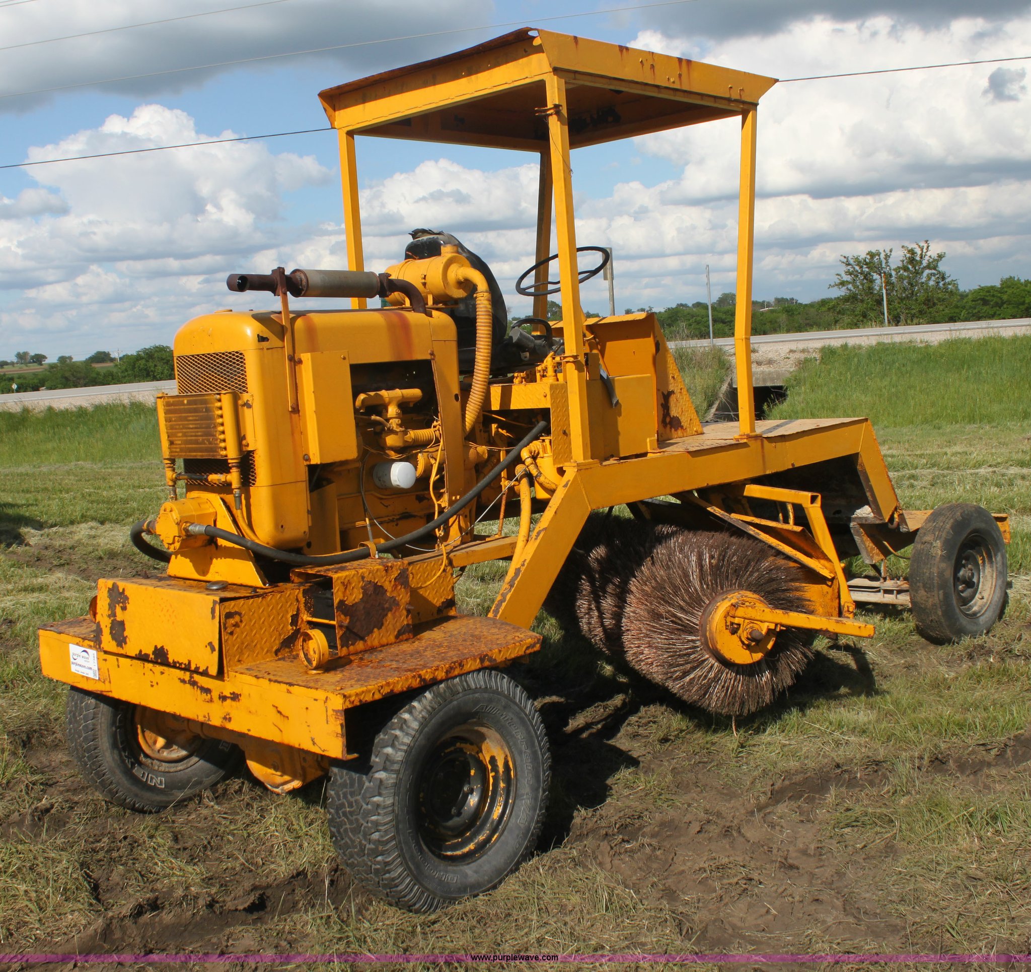 Rosco broom street sweeper in New Strawn, KS | Item I7385 sold | Purple ...