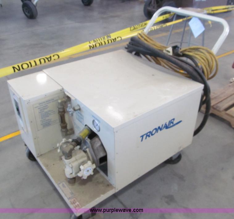 Tronair hydraulic power unit in Salina, KS | Item AY9237 sold | Purple Wave