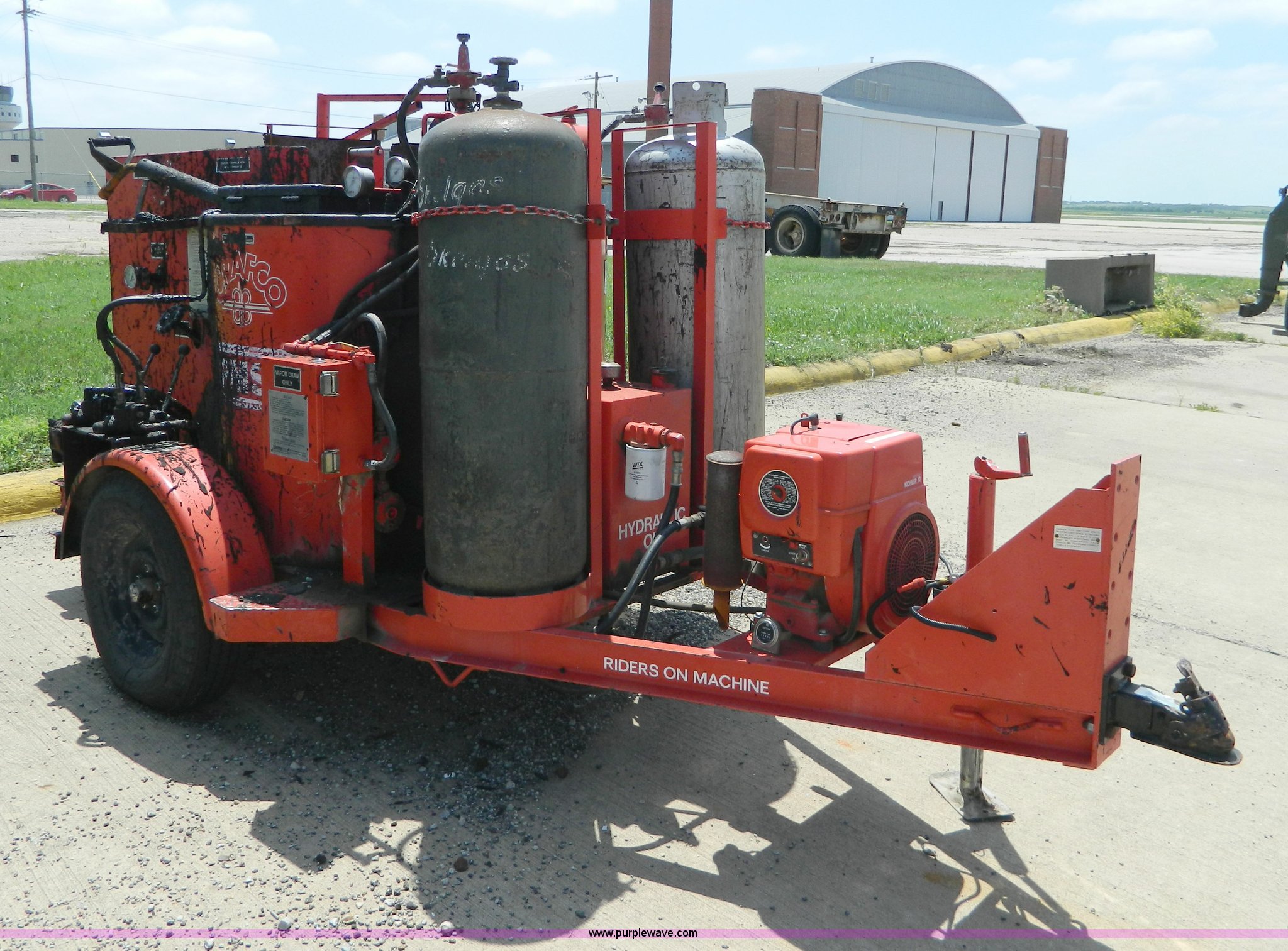 Crafco E-Z Pour crack sealer in Salina, KS | Item AD9807 sold | Purple Wave