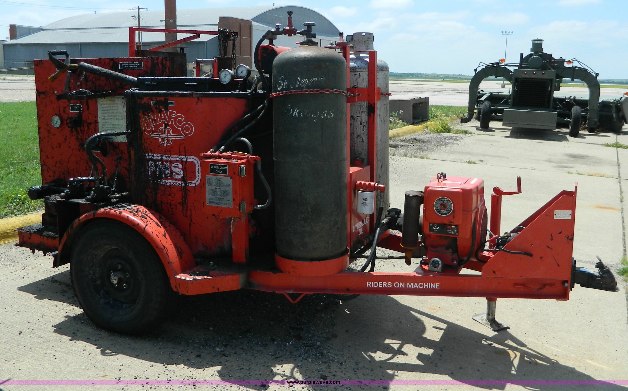 Crafco E-Z Pour crack sealer in Salina, KS | Item AD9807 sold | Purple Wave