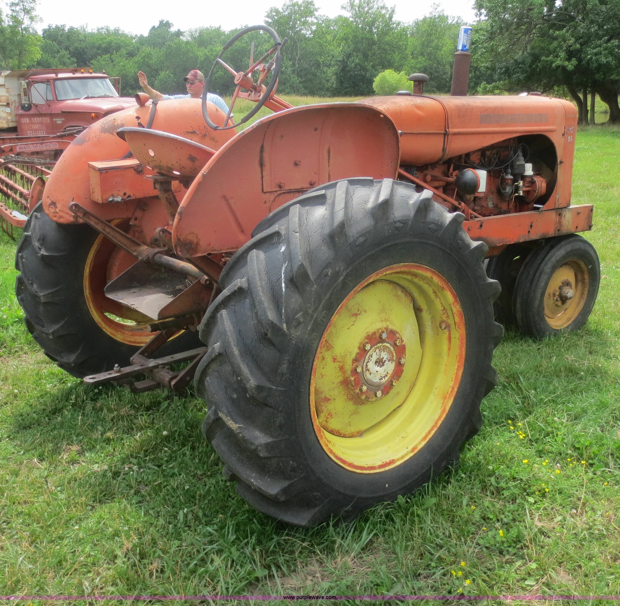 Allis Chalmers WD tractor in McCune, KS | Item D2089 sold | Purple Wave