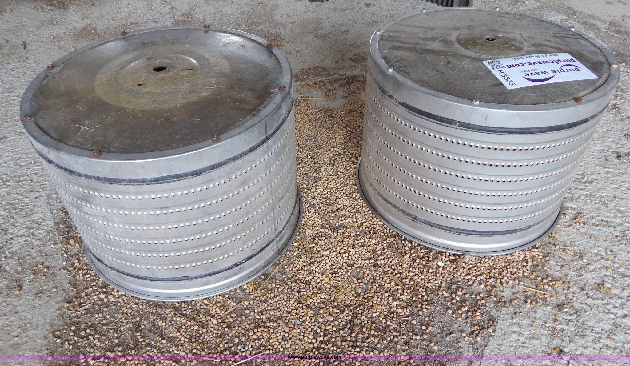 (2) International Cyclone 800 or 900 series planter bean drums in ...
