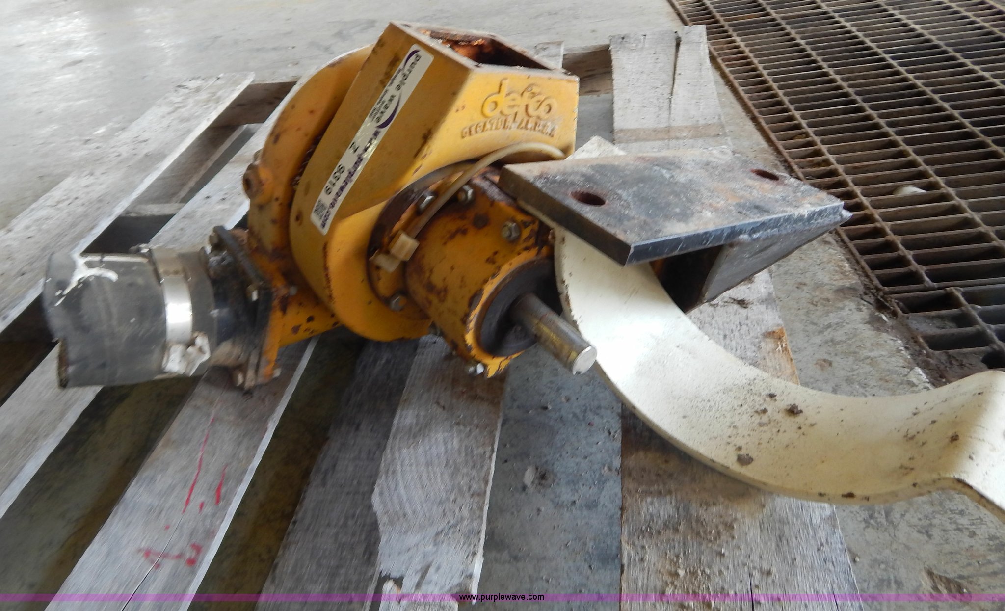 Defco liquid pump in Marshall, MO | Item Z9319 sold | Purple Wave