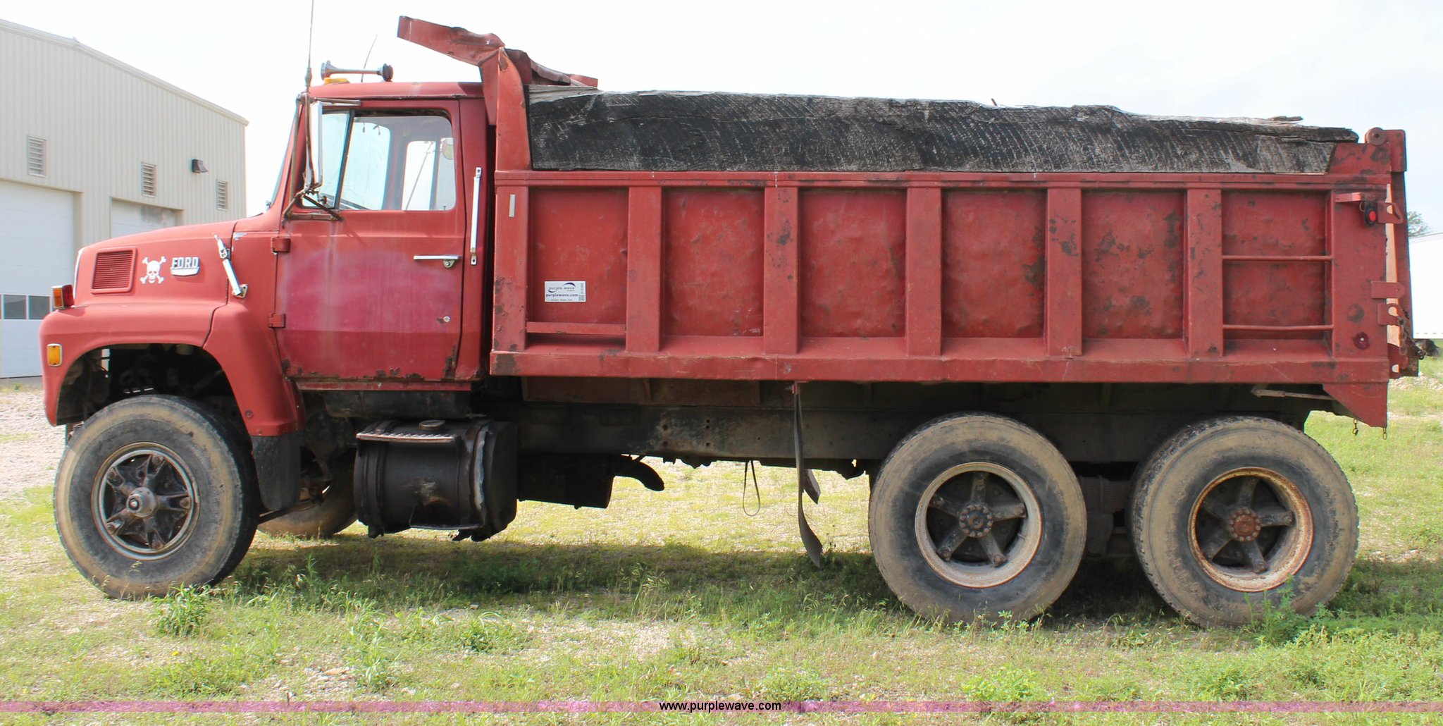 1978 Ford 8000 dump truck in Bucyrus, KS | Item H2560 sold | Purple Wave