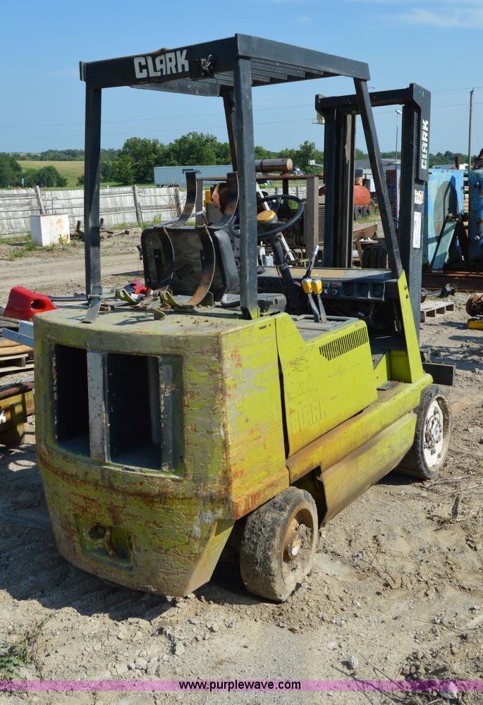 Clark GCX25 forklift in Odessa, MO | Item I4653 sold | Purple Wave