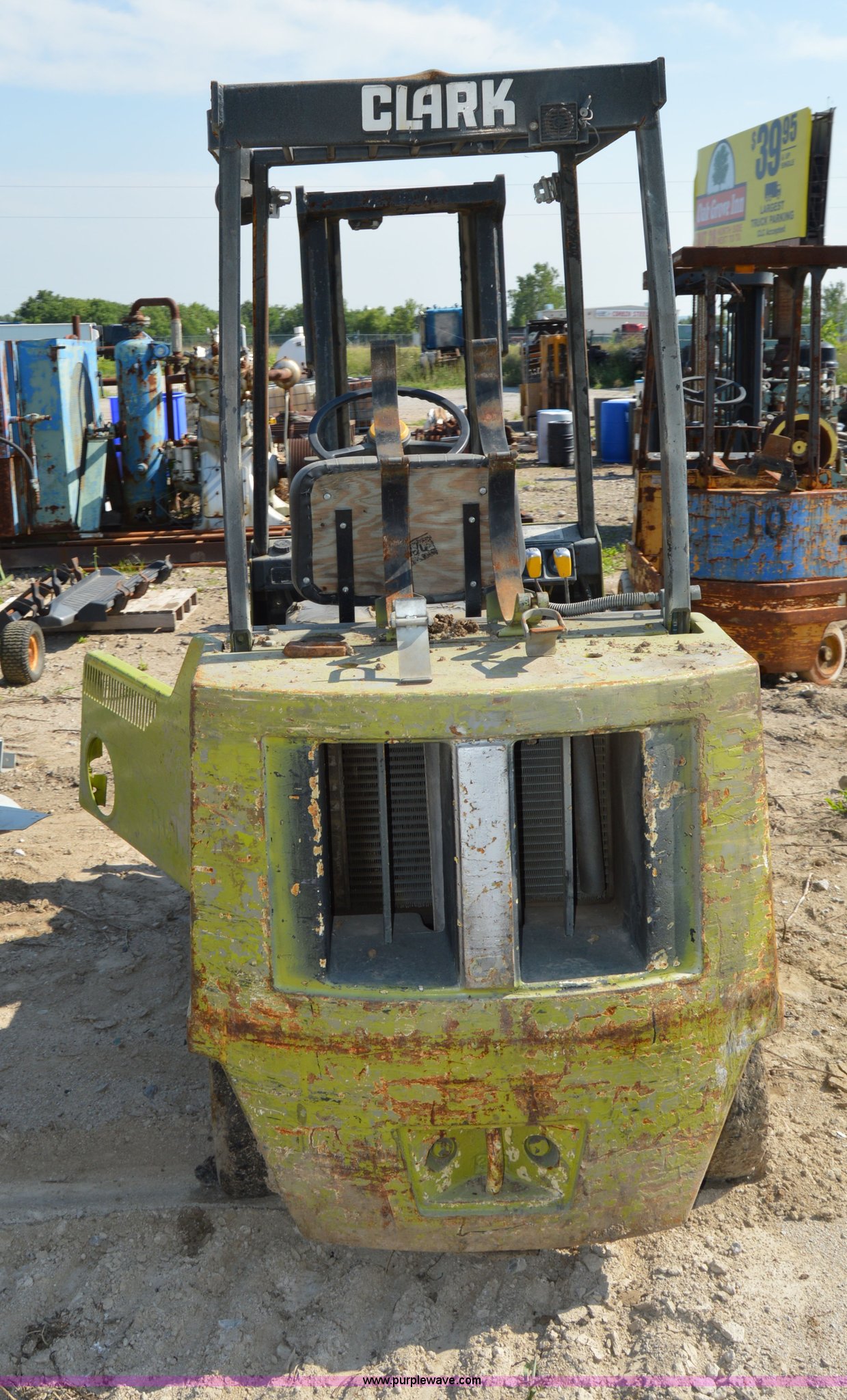 Clark GCX25 forklift in Odessa, MO | Item I4653 sold | Purple Wave