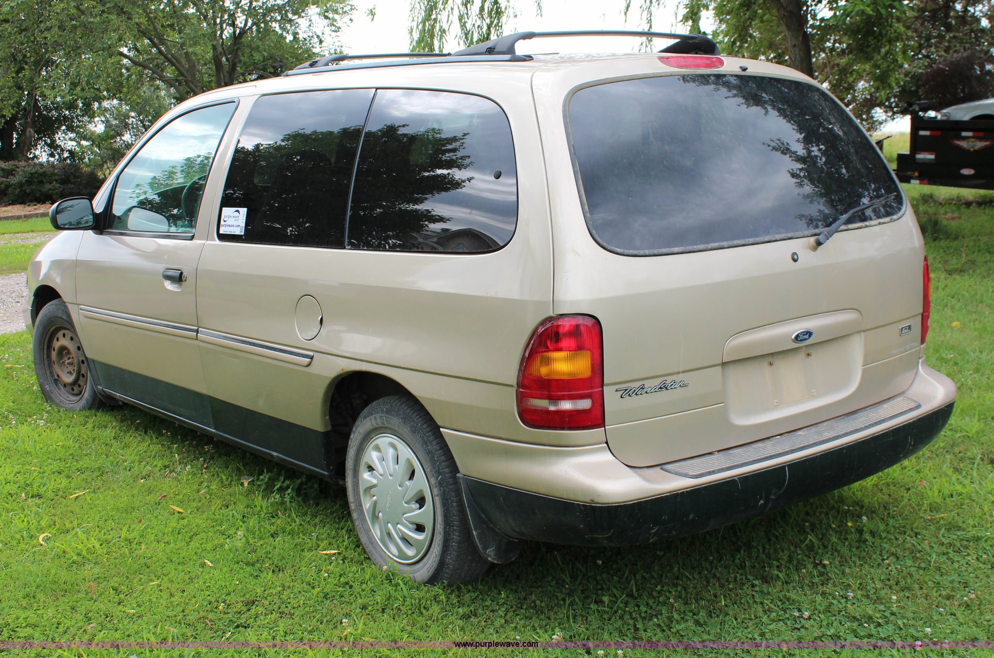 1998 Ford Windstar van in Meriden, KS | Item J1161 sold | Purple Wave