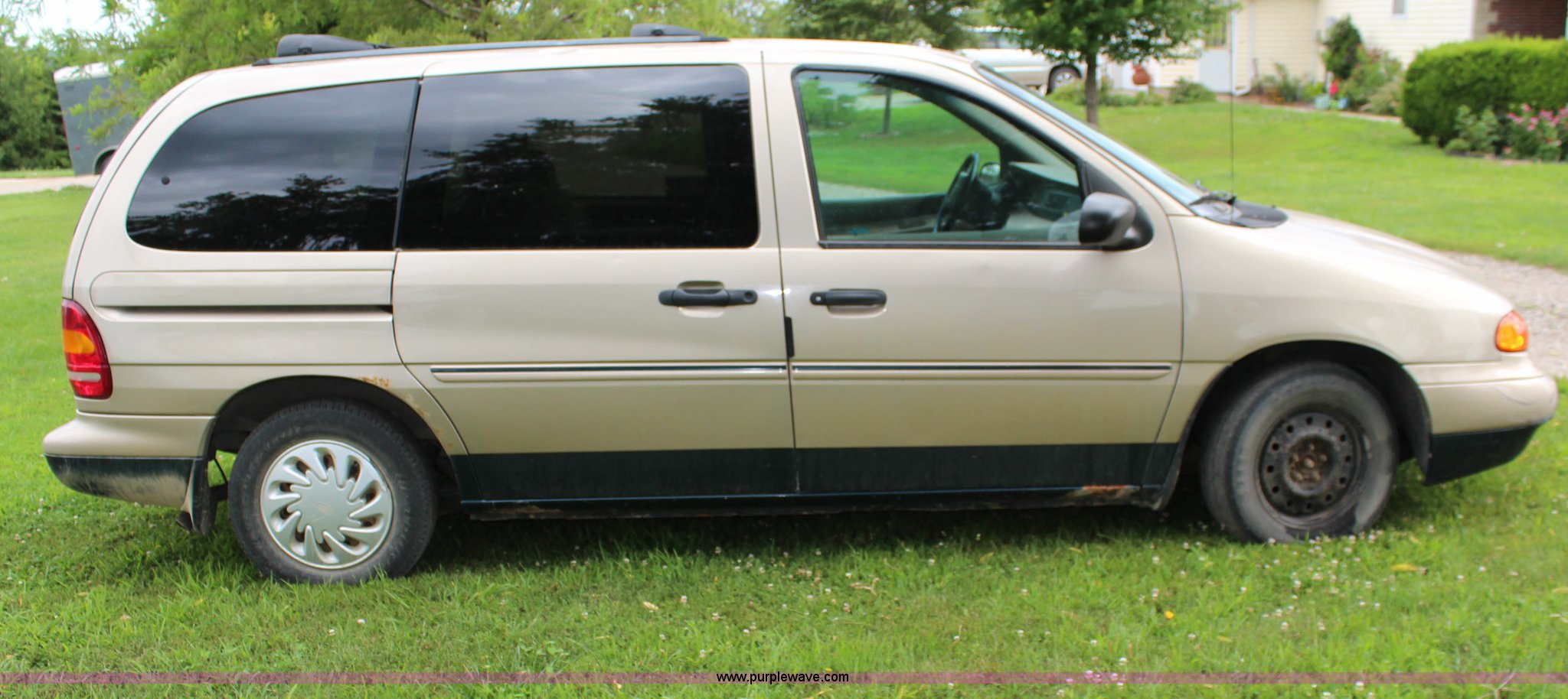 1998 Ford Windstar van in Meriden, KS | Item J1161 sold | Purple Wave