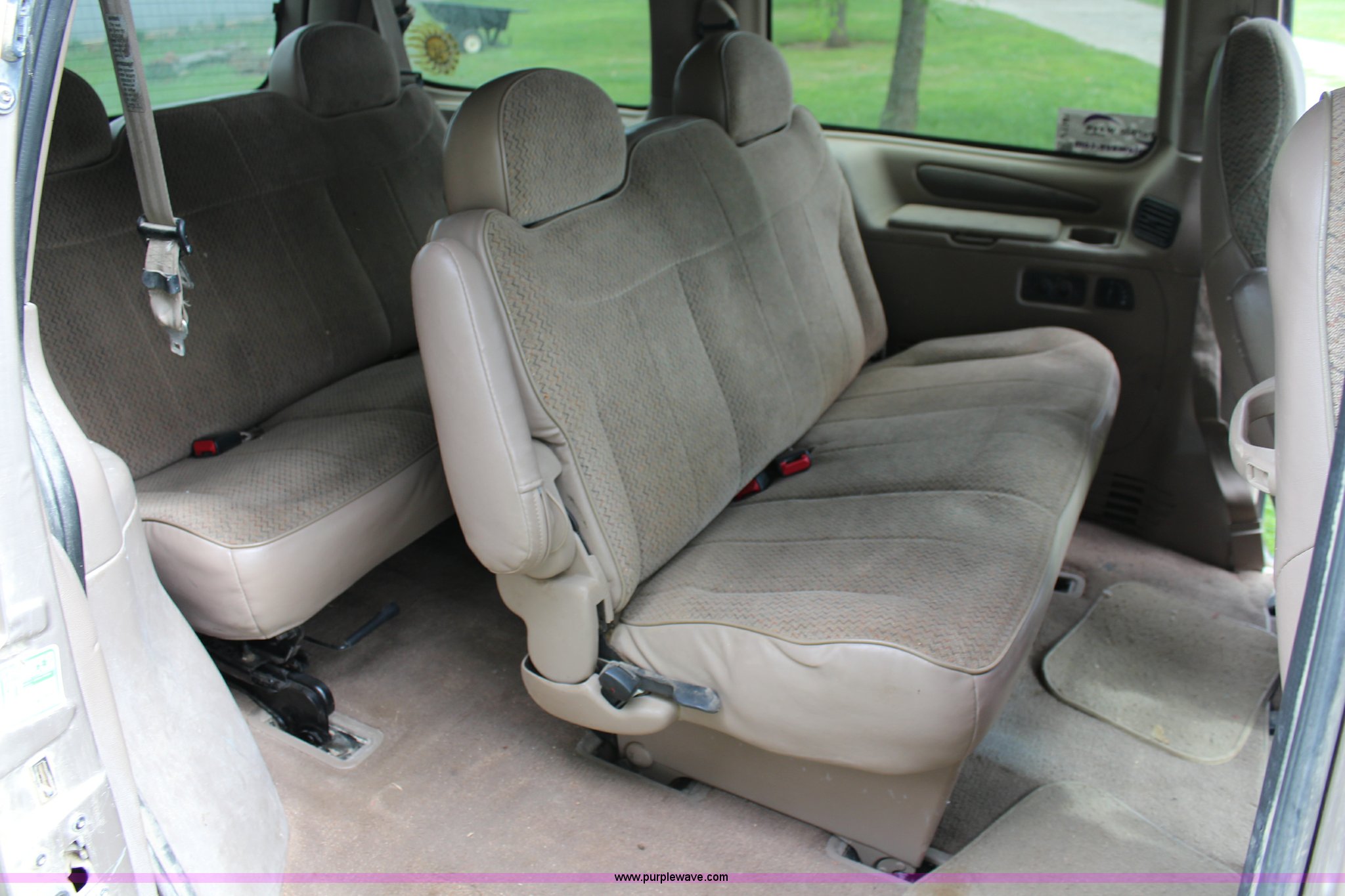 1998 Ford Windstar van in Meriden, KS | Item J1161 sold | Purple Wave