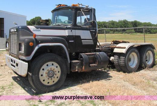1984 Mack R686ST semi truck in Harrisonville, MO | Item AC9364 sold ...