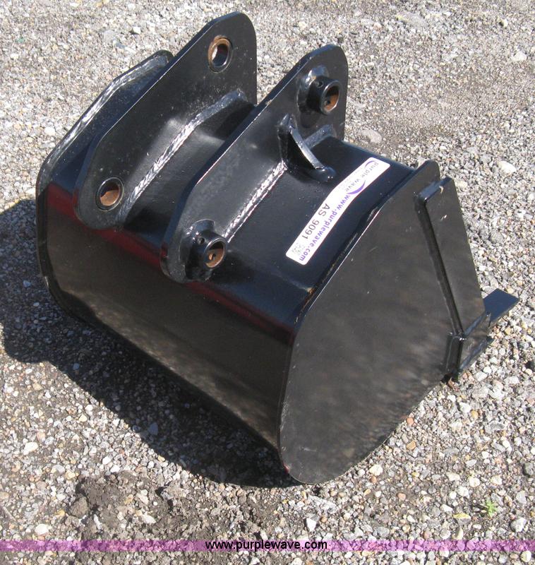 Pin-on backhoe/mini excavator bucket in Hesston, KS | Item AS9091 sold ...
