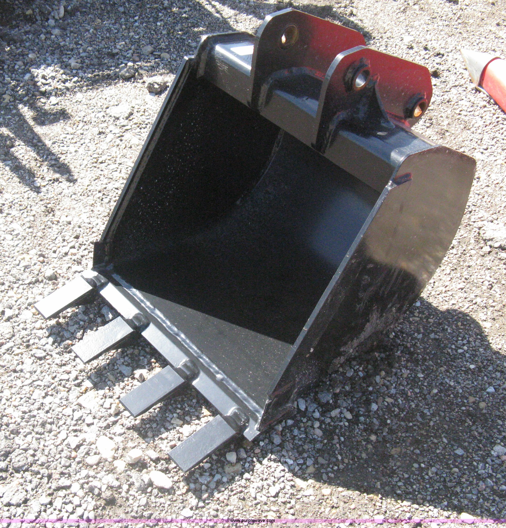 Pin-on backhoe/mini excavator bucket in Hesston, KS | Item AS9091 sold ...