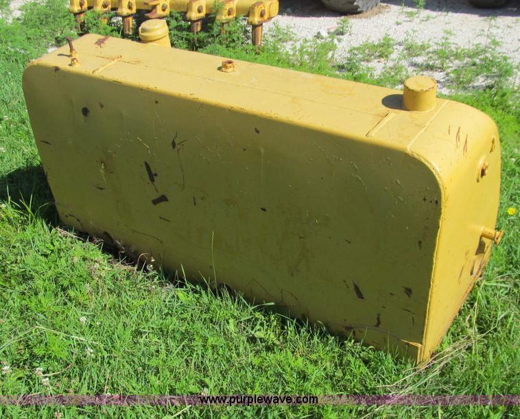 Caterpillar fuel tank in Fort Dodge, IA | Item E4926 sold | Purple Wave