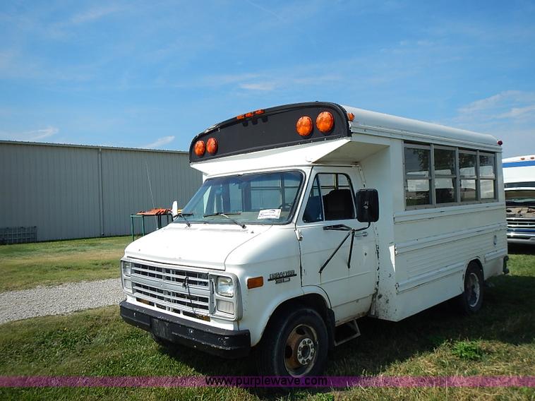 1991 Chevrolet G30 bus in Hutchinson, KS | Item I3544 sold | Purple Wave