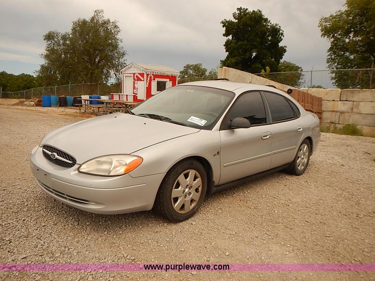 2000 Ford Taurus LX in Atchison, KS | Item I5490 sold | Purple Wave