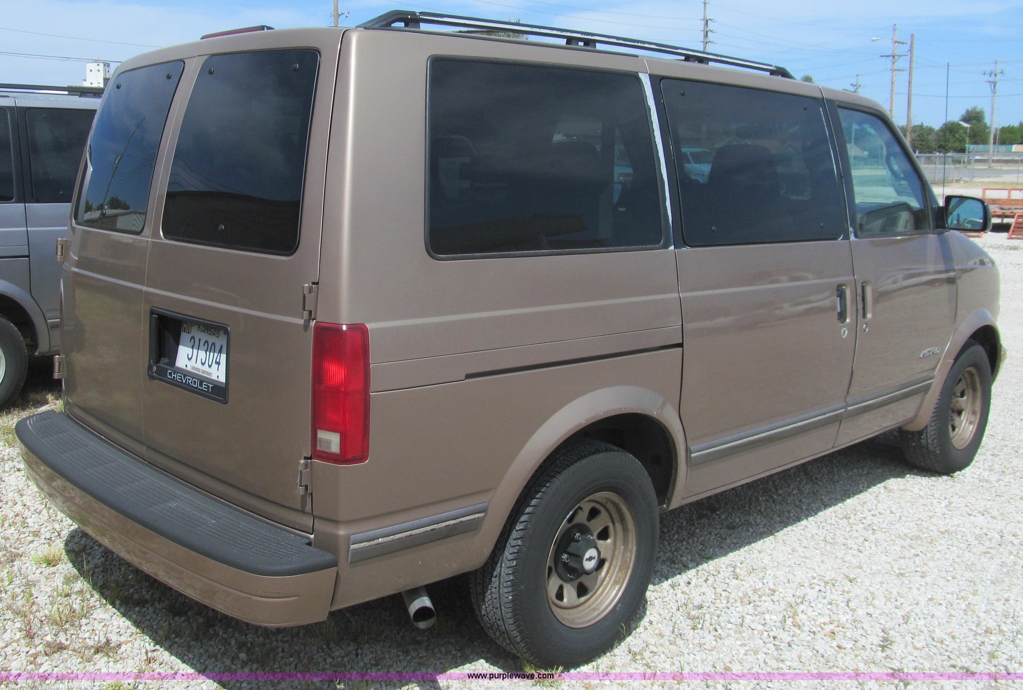 1995 Chevrolet Astro van in Hutchinson, KS | Item H8836 sold | Purple Wave