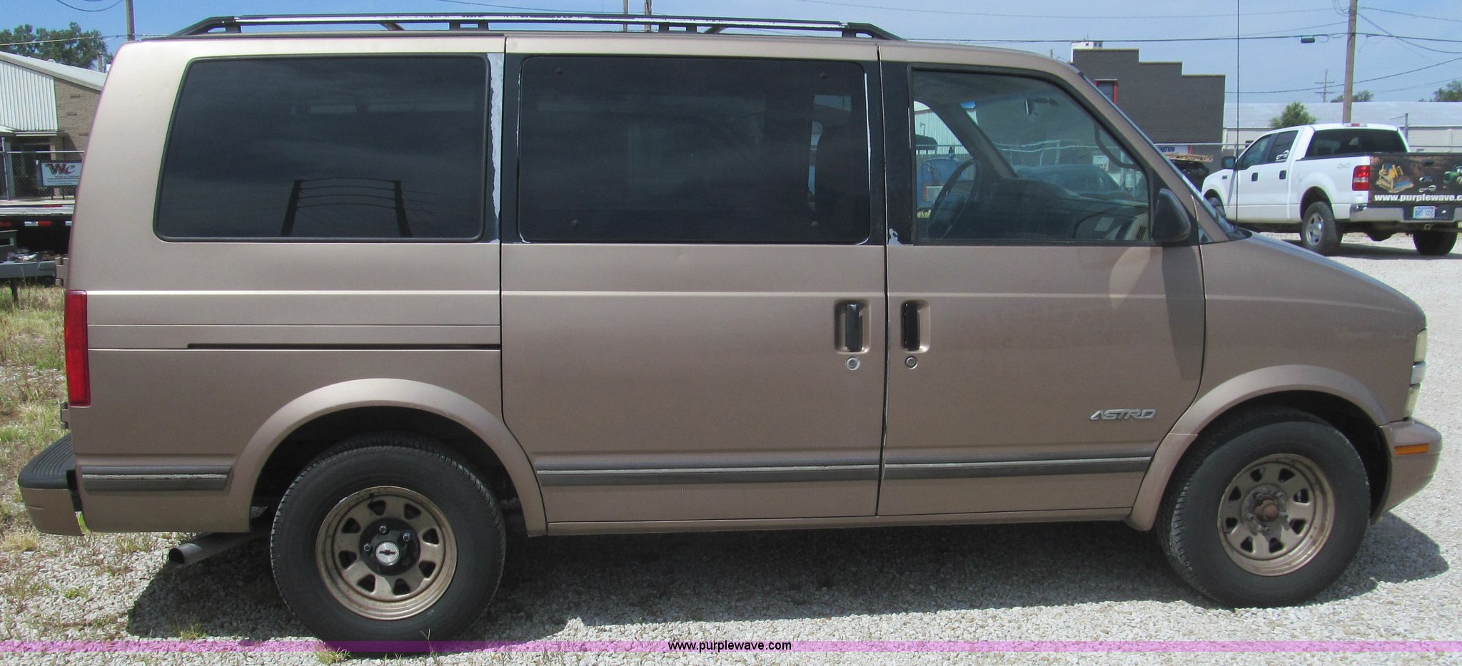 1995 Chevrolet Astro van in Hutchinson, KS | Item H8836 sold | Purple Wave