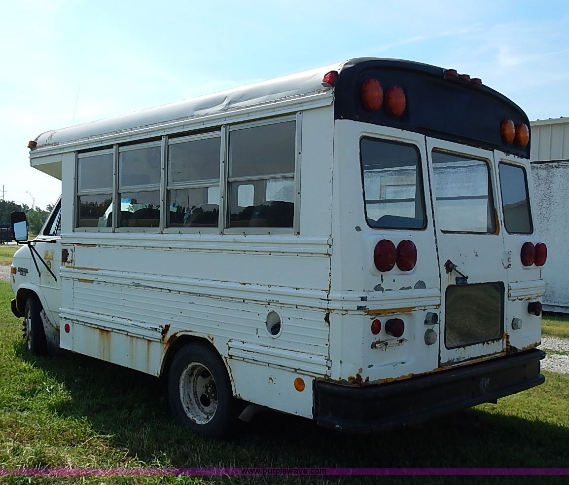 1991 Chevrolet G30 bus in Hutchinson, KS | Item I3543 sold | Purple Wave