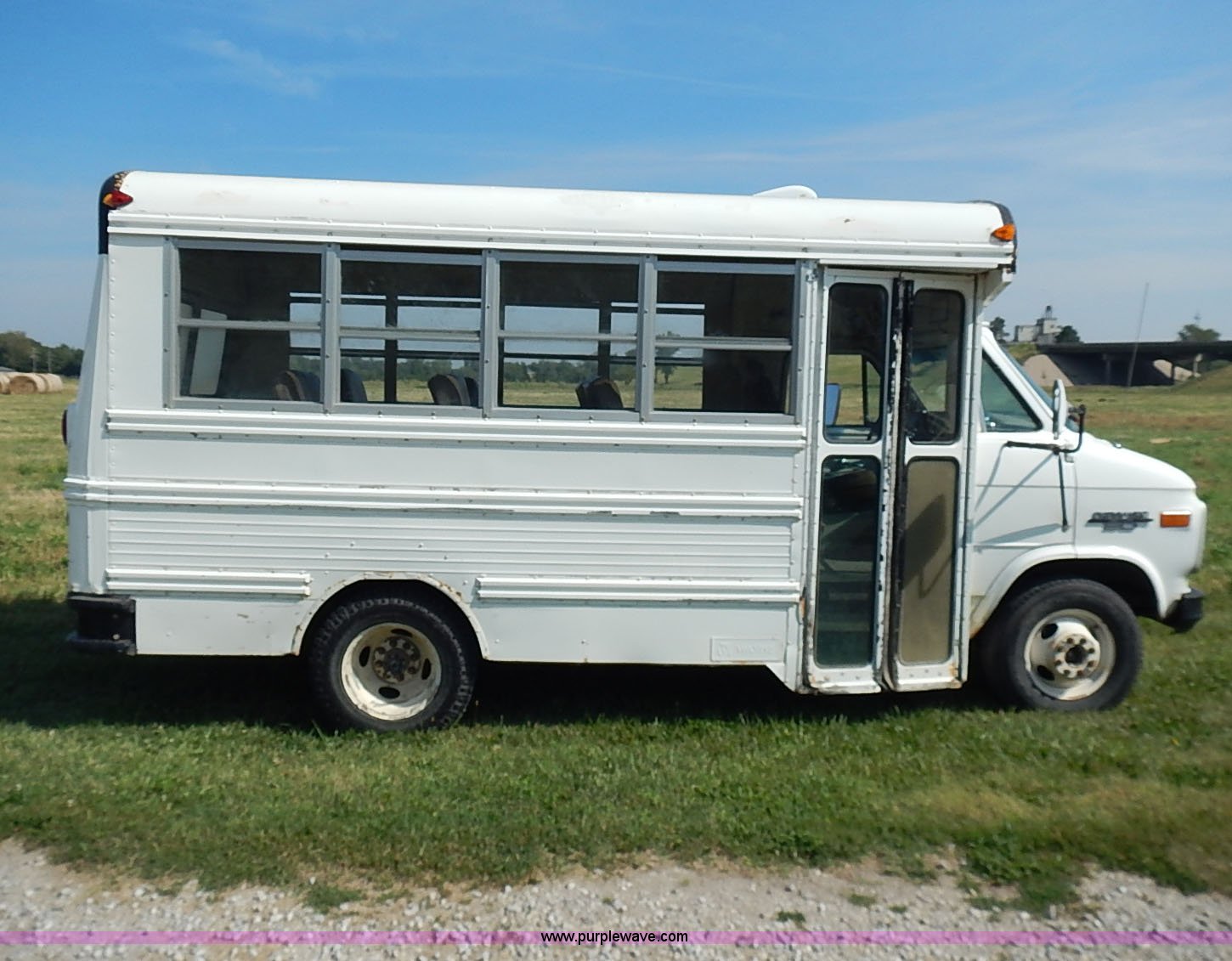 1991 Chevrolet G30 bus in Hutchinson, KS | Item I3544 sold | Purple Wave