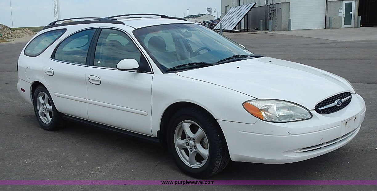 2001 Ford Taurus SE wagon in Manhattan, KS | Item I3552 sold | Purple Wave