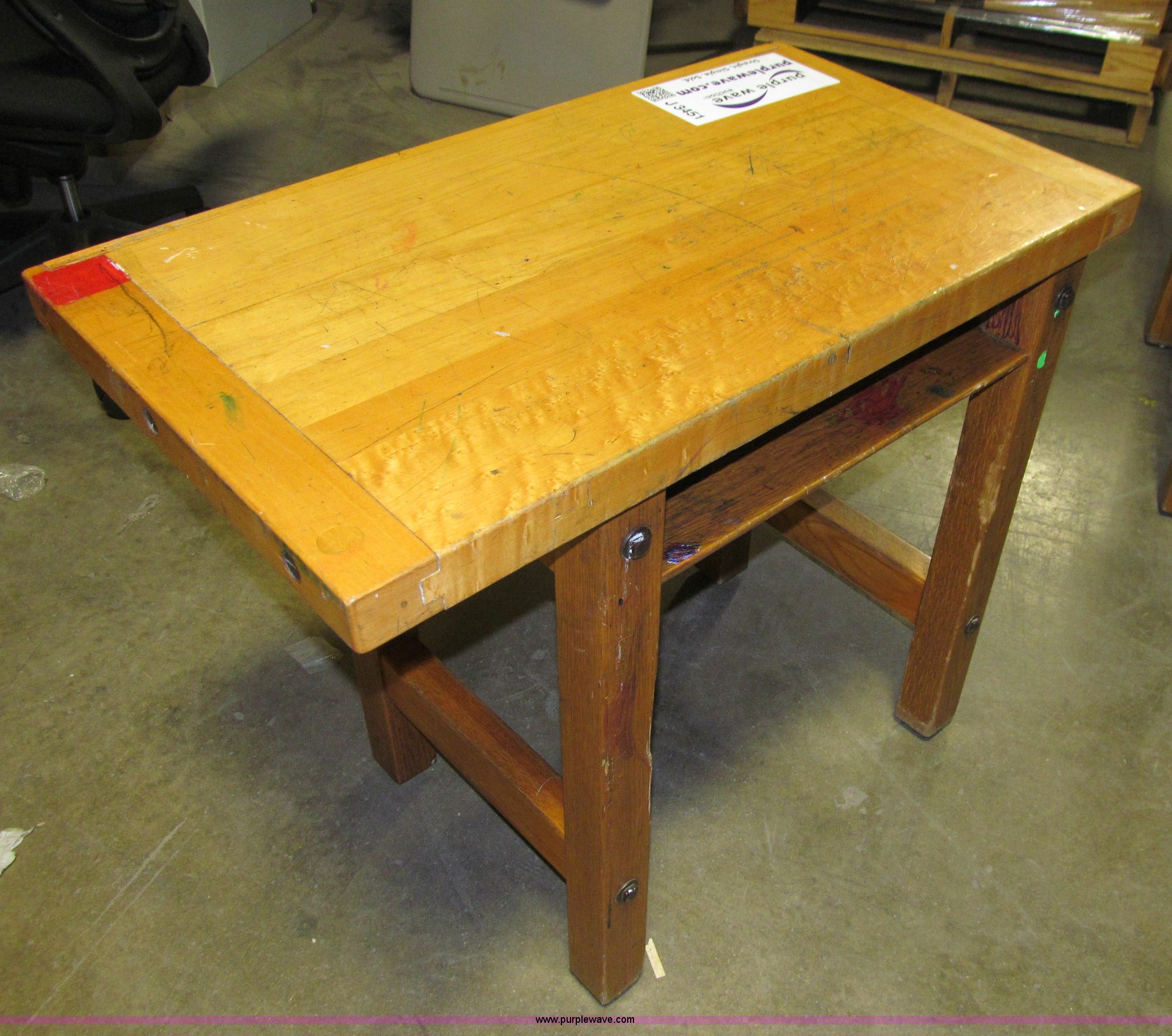 Wood table in Des Moines, IA | Item J3451 sold | Purple Wave