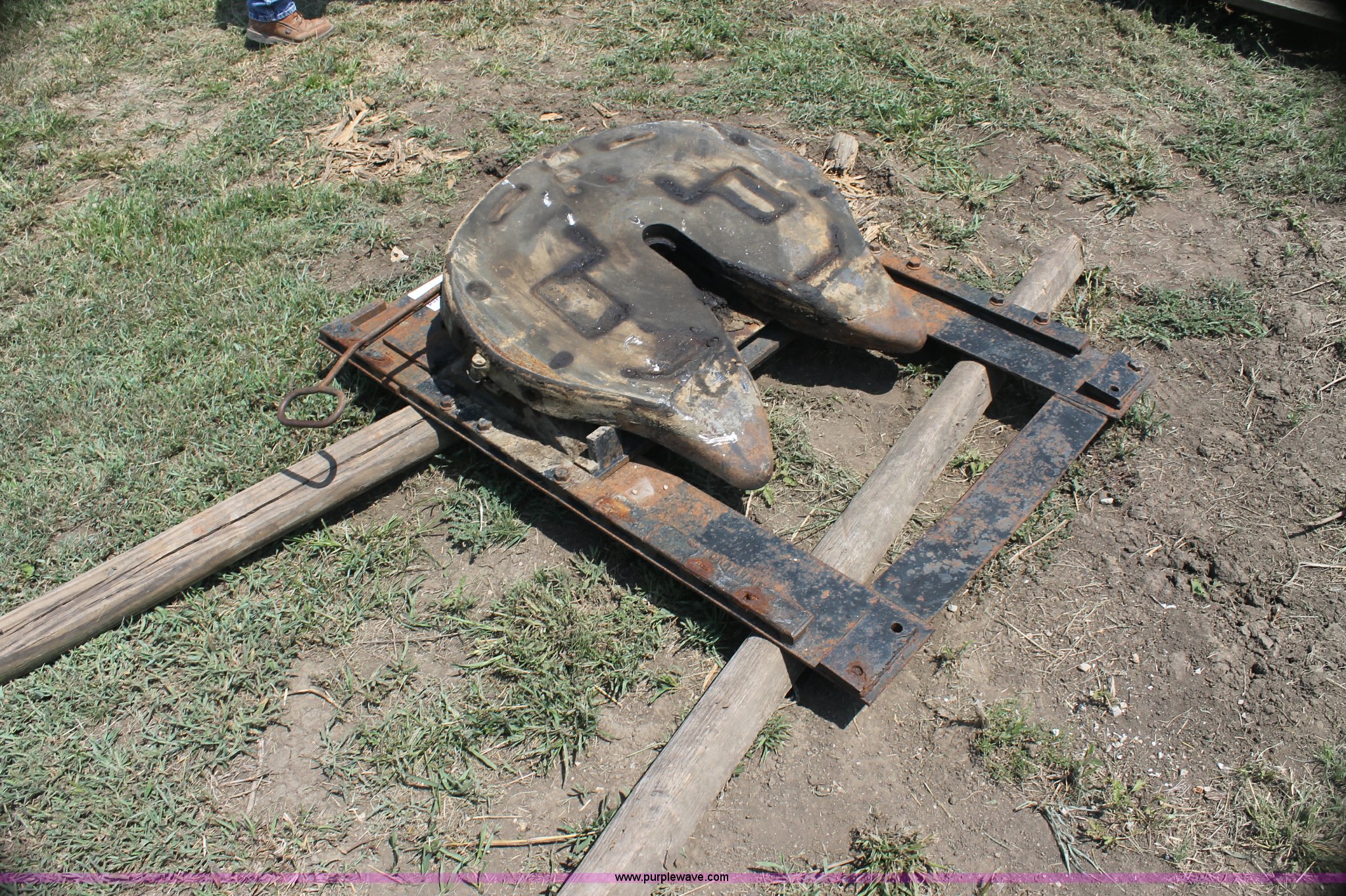 Fontaine semi fifth wheel hitch in Eureka, KS | Item F3313 sold ...