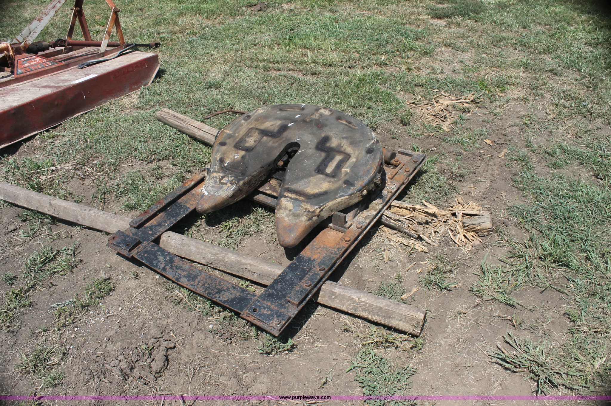 Fontaine semi fifth wheel hitch in Eureka, KS | Item F3313 sold ...