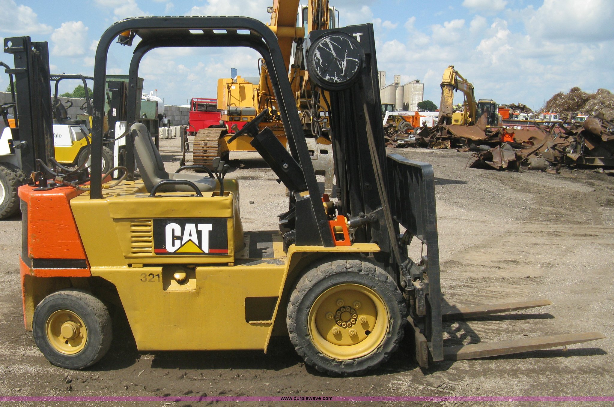 Caterpillar V50DSA forklift in Kearney, MO | Item H5453 sold | Purple Wave
