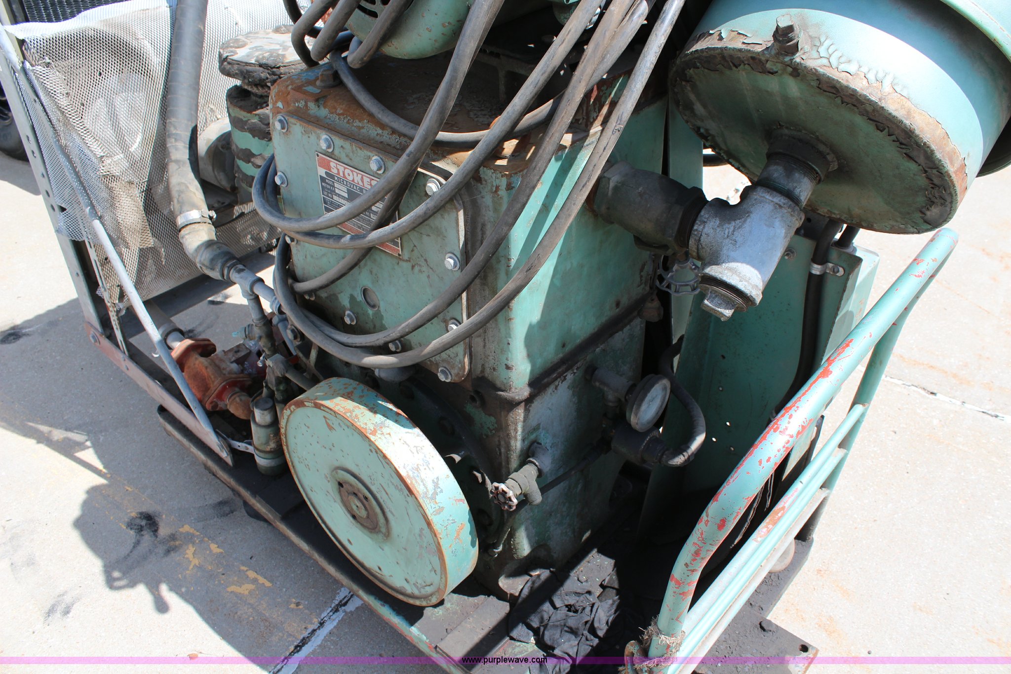 Stokes microvac pump in Topeka, KS | Item BA9102 sold | Purple Wave