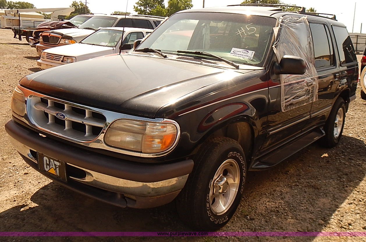 1995 Ford Explorer XLT SUV in Emporia, KS | Item J3136 sold | Purple Wave