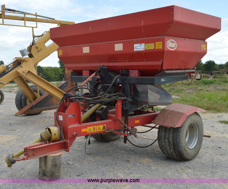 Vicon Rotaflow RS-EDW broadcast seeder in Manchester, TN | Item I2996 ...