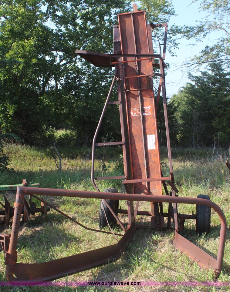 Small square bale elevator in Berryton, KS | Item J2030 sold | Purple Wave