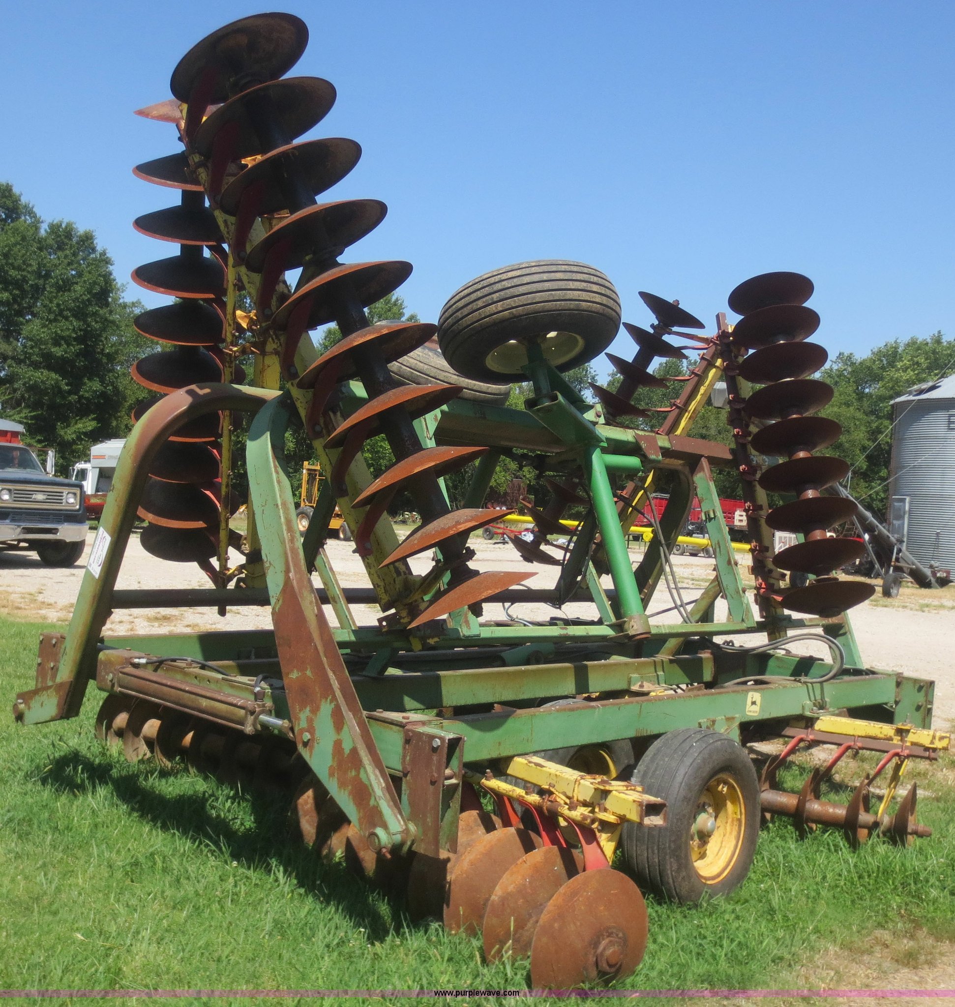 John Deere 230 disk in Walnut, KS | Item D2131 sold | Purple Wave