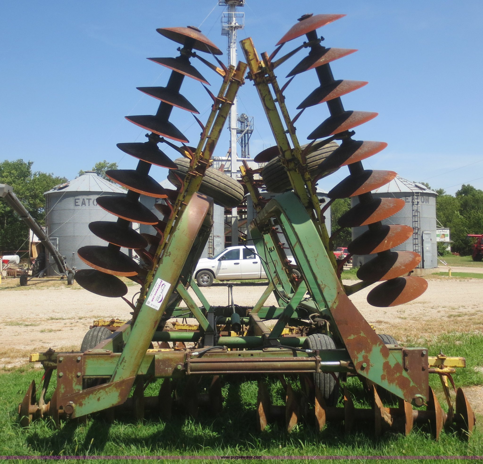 John Deere 230 disk in Walnut, KS | Item D2131 sold | Purple Wave