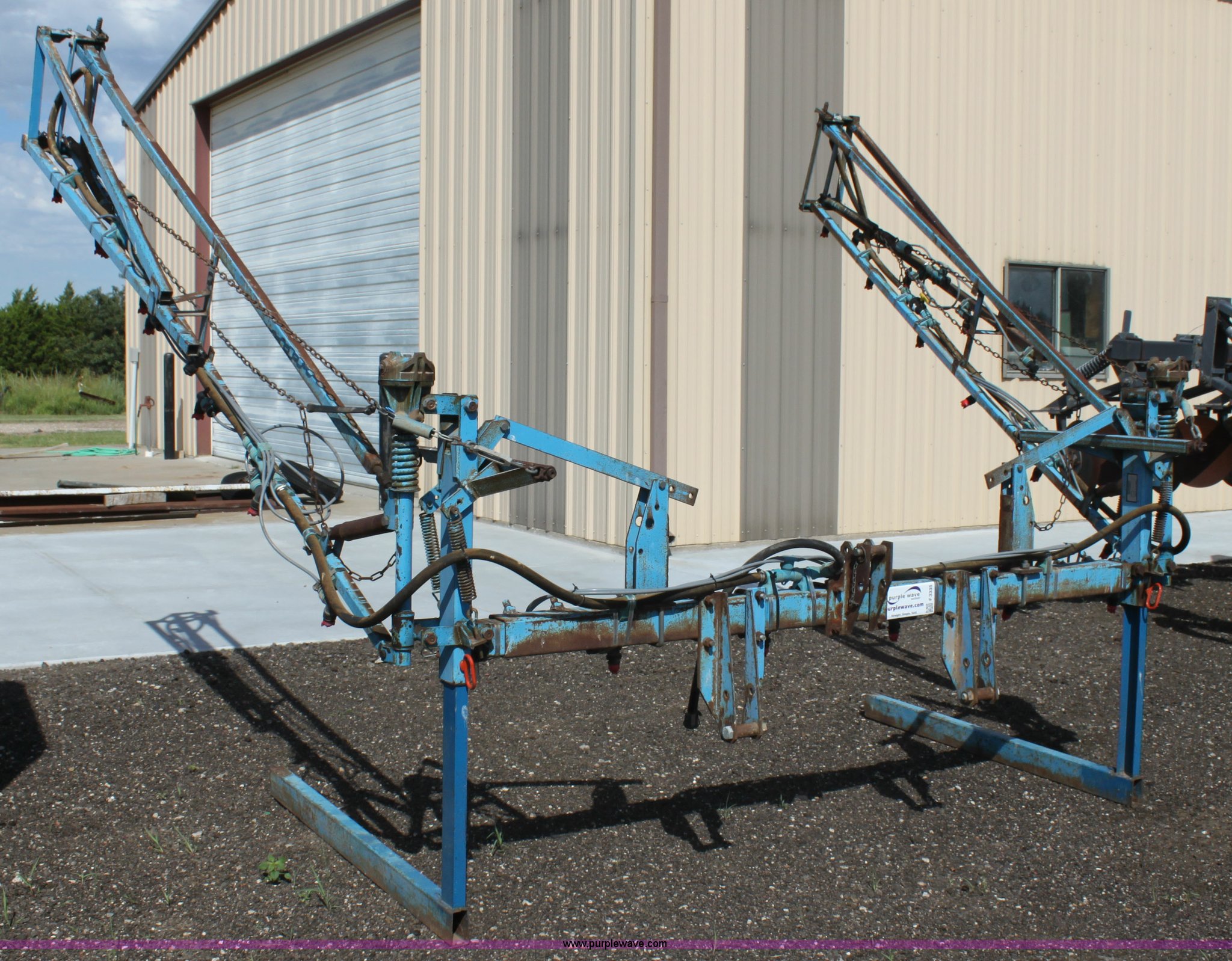 Blumhardt 42' booms for sprayer in Greensburg, KS | Item F3335 sold ...