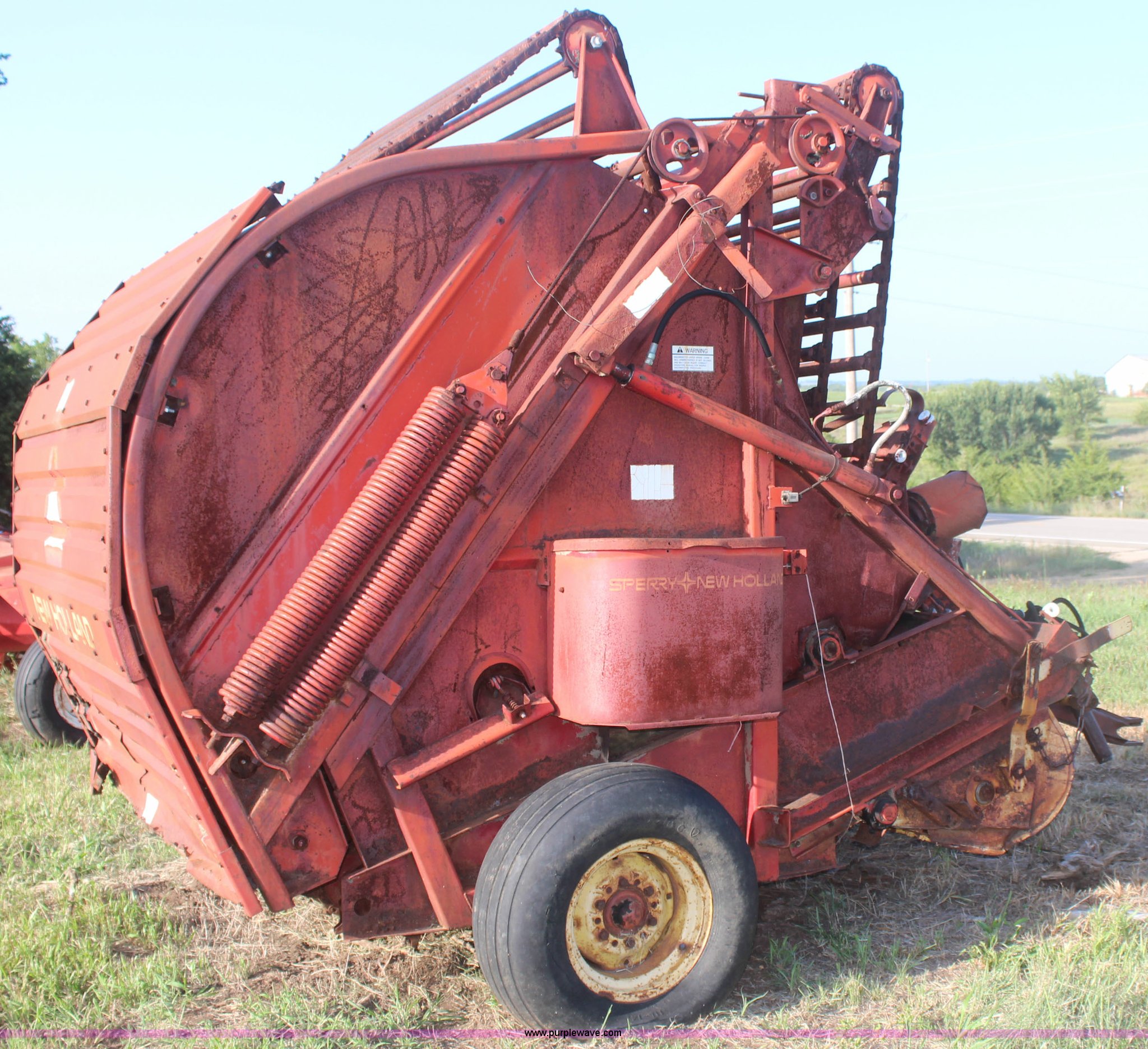 1976 New Holland 850 round baler in Berryton, KS | Item J2060 sold ...