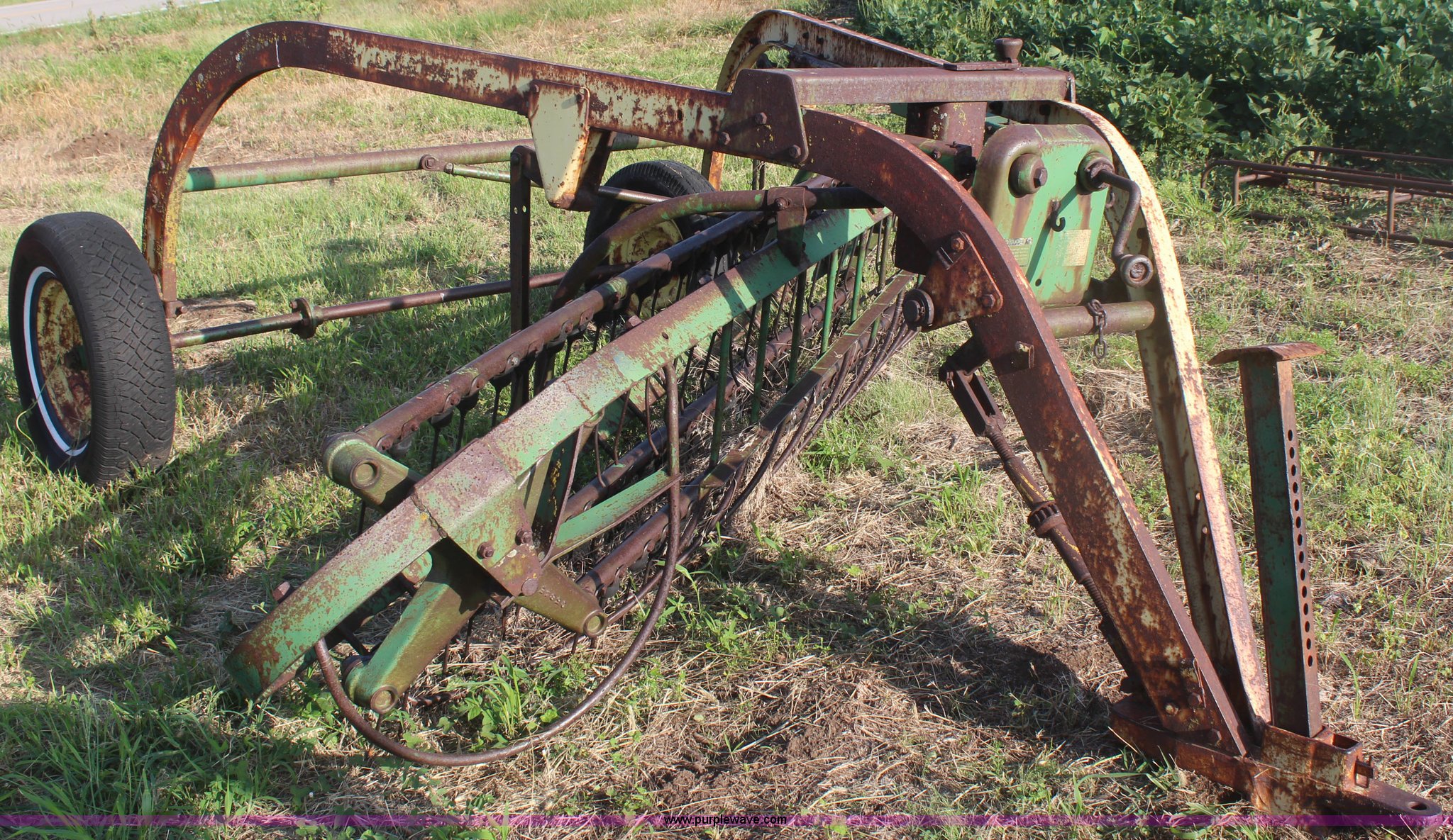 John Deere 858A side delivery rake in Berryton, KS | Item J2063 sold ...
