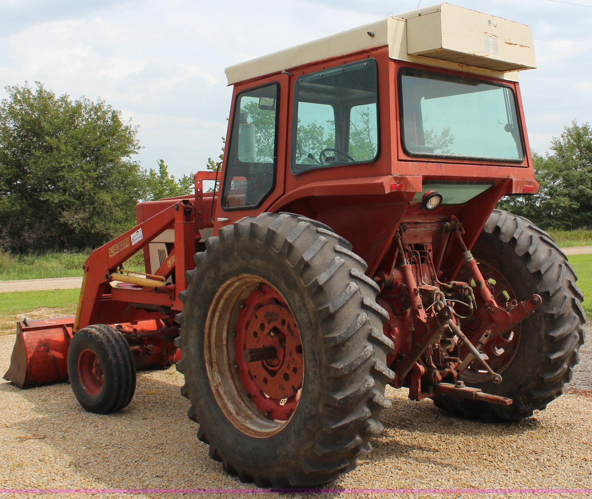 1973 International 766 tractor in Green, KS | Item J2130 sold | Purple Wave
