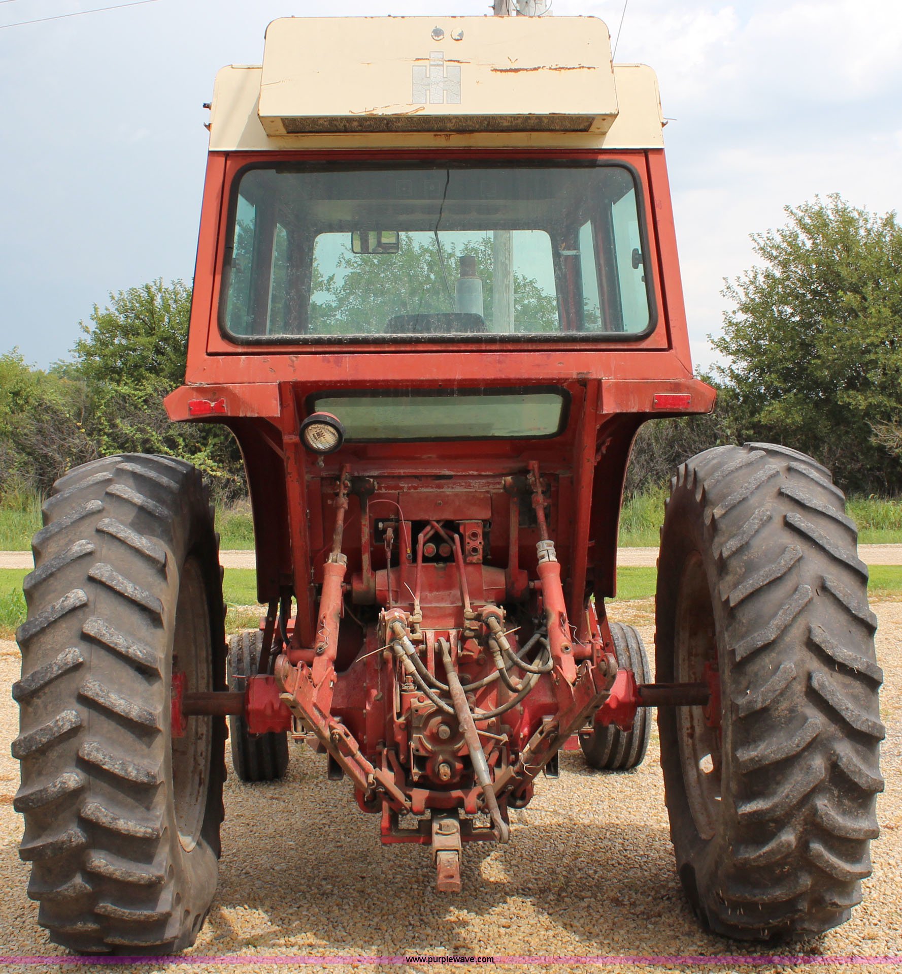 1973 International 766 tractor in Green, KS | Item J2130 sold | Purple Wave