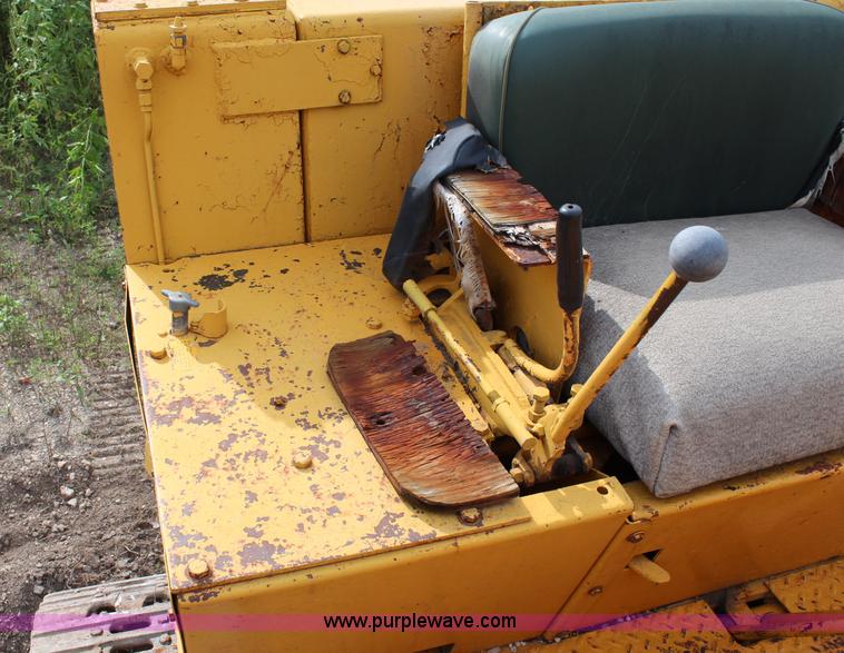 International 175 track loader in Emmett, KS | Item J2127 sold | Purple ...