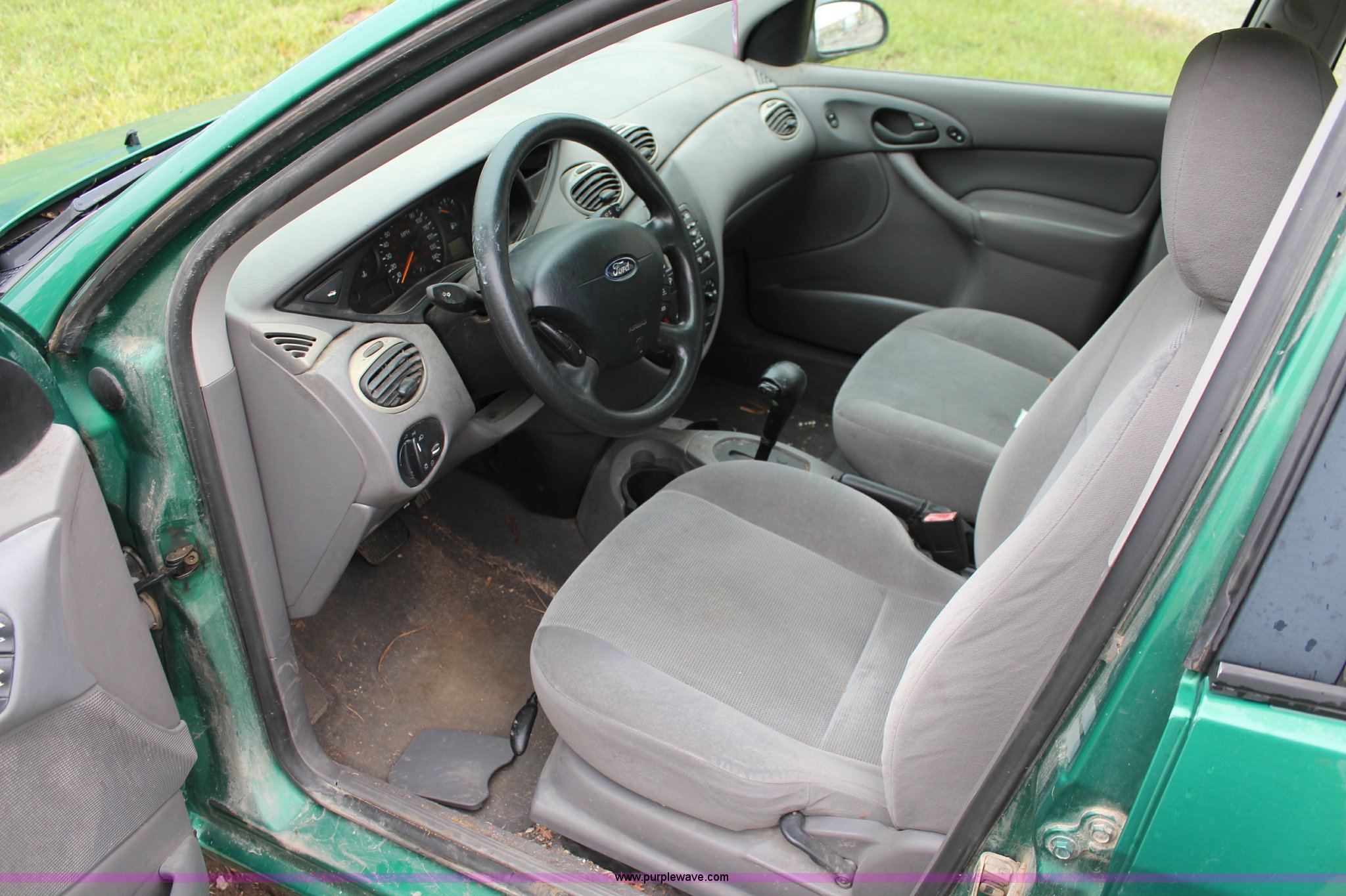 2002 Ford Focus SE in Atchison, KS | Item J2006 sold | Purple Wave