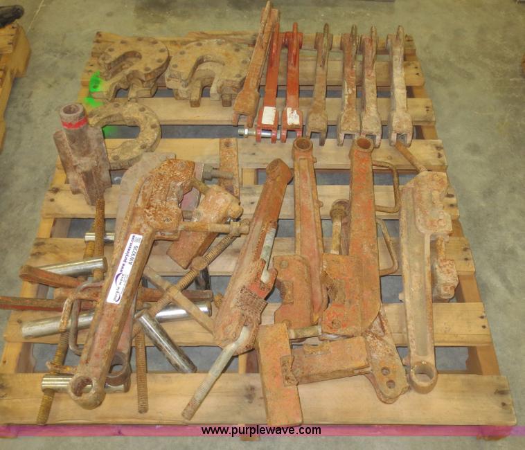 Assorted rod wrenches in Parsons, KS | Item AW9239 sold | Purple Wave